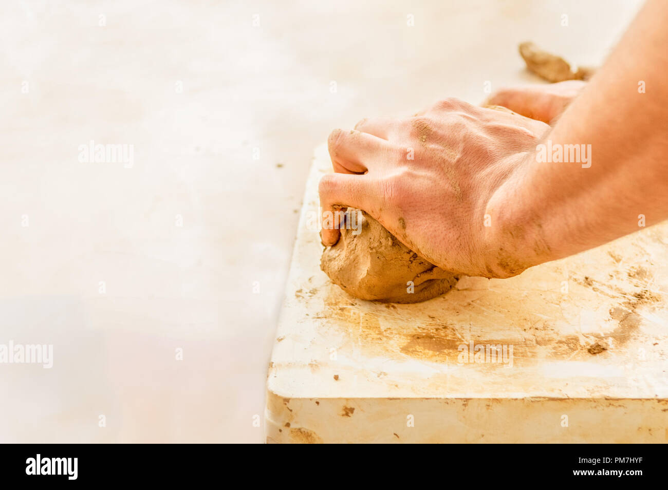 Clay artists hands hi-res stock photography and images - Alamy