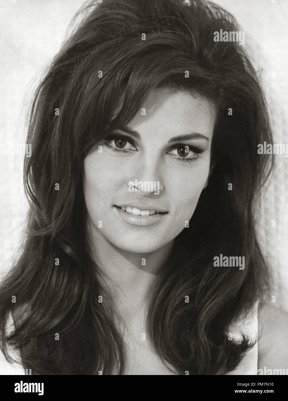 Raquel welch hi-res stock photography and images - Alamy