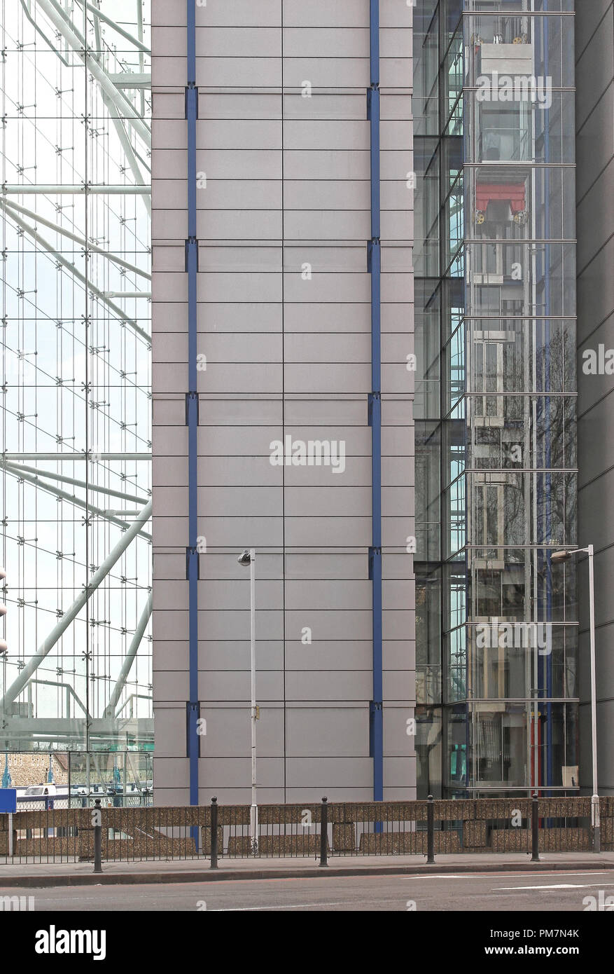 Glass Elevator Exterior Stock Photos & Glass Elevator Exterior Stock ...