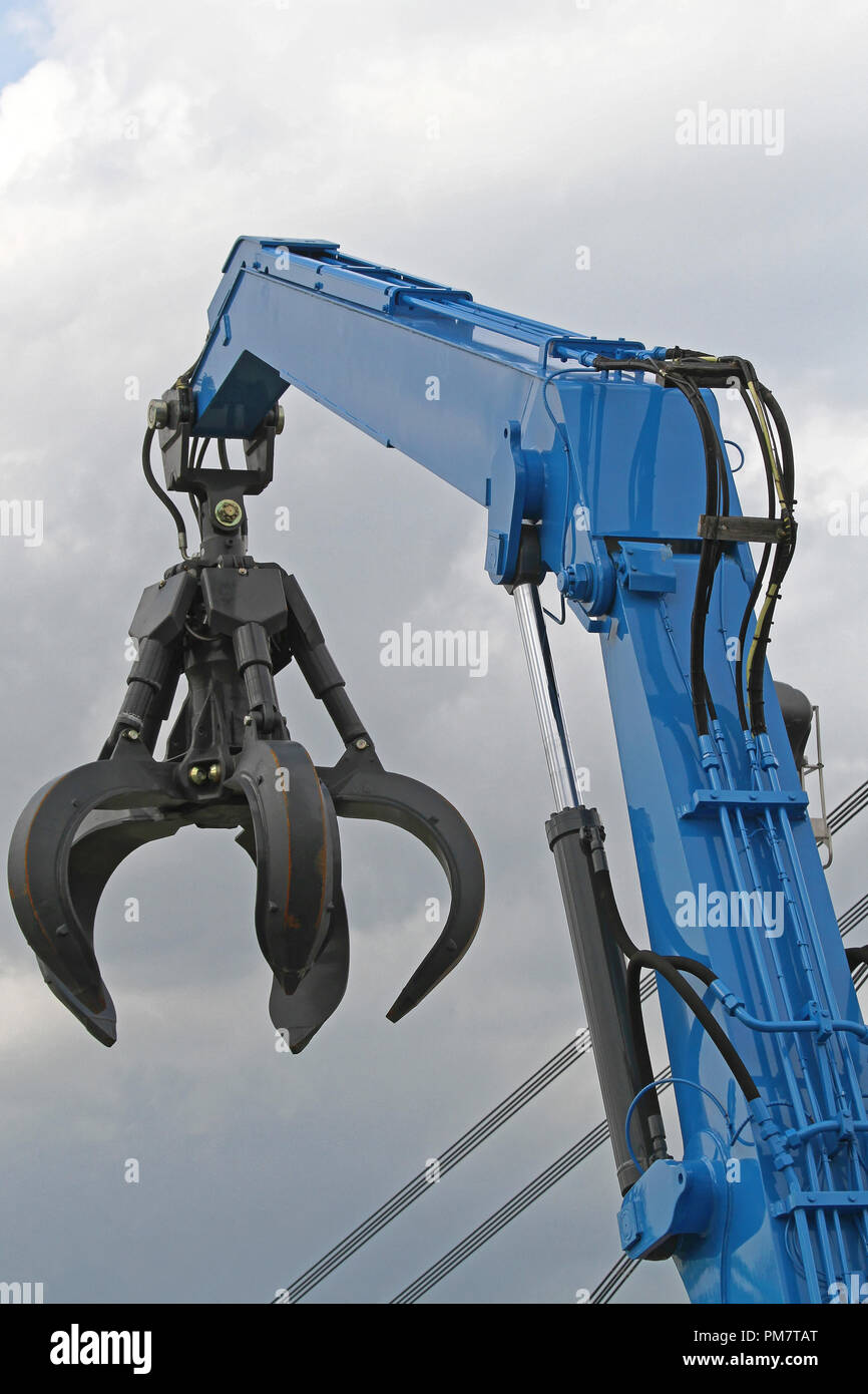 Crane Arm With Open Claw at Scrap Yard Stock Photo - Alamy