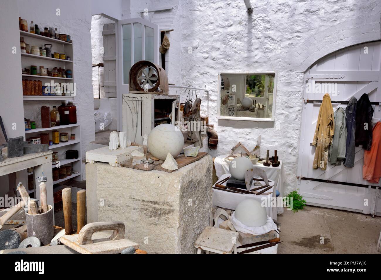 Barbara hepworth workshop hi-res stock photography and images - Alamy
