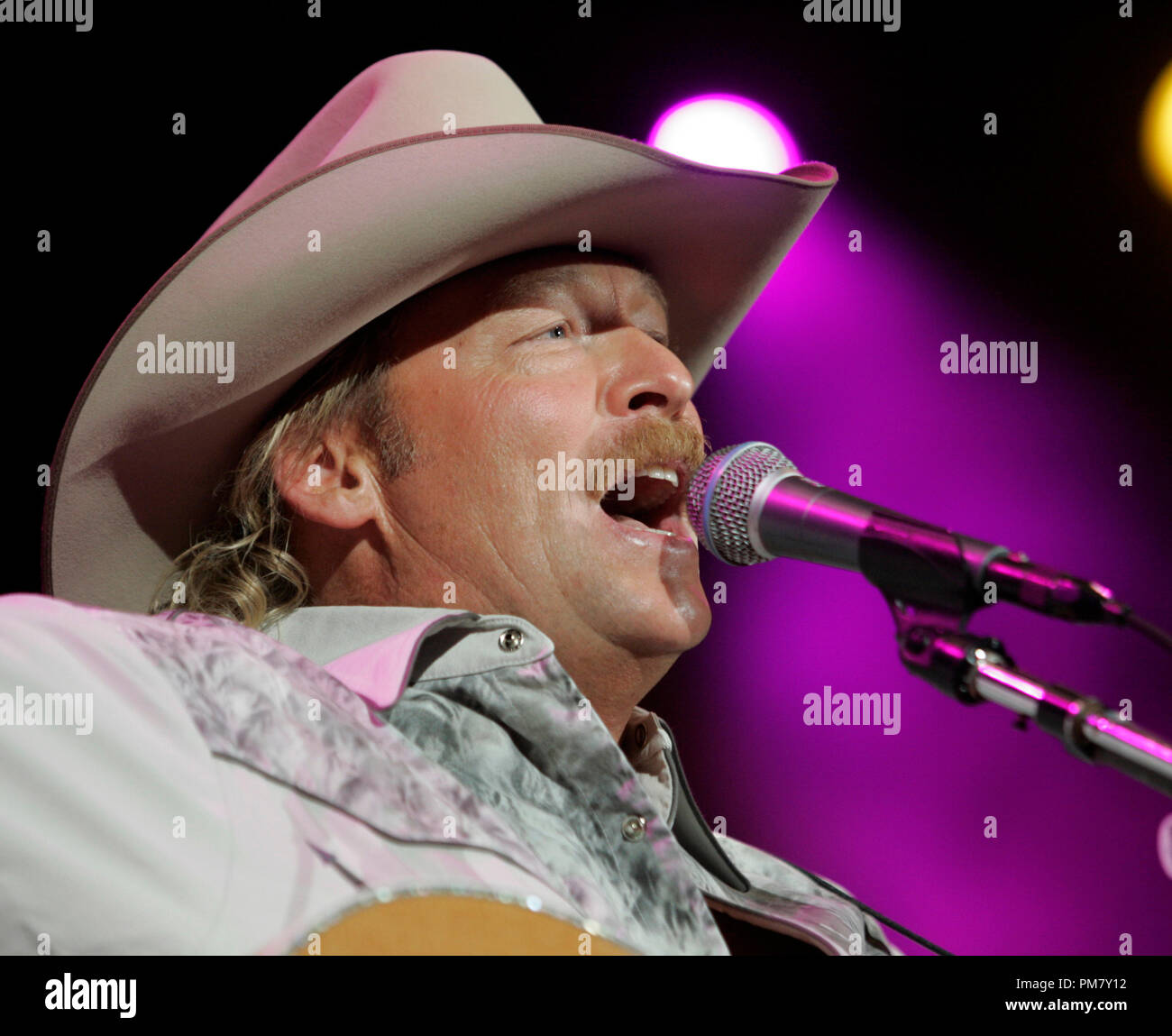Alan Jackson perforns at the Sound Advise Amphitheatre in West Palm ...