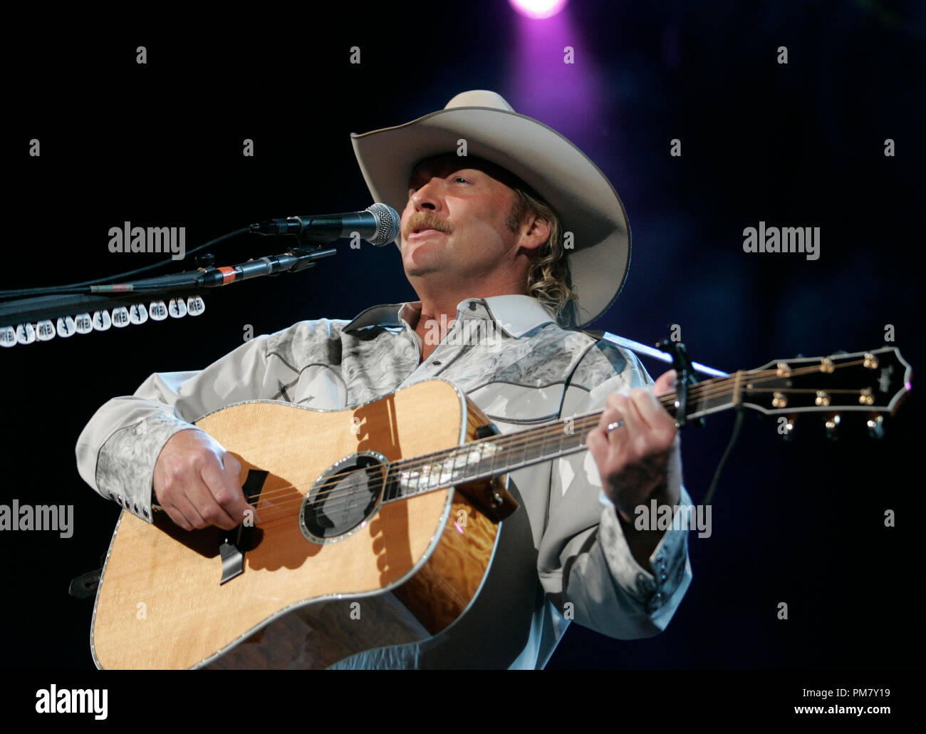 Alan Jackson perforns at the Sound Advise Amphitheatre in West Palm ...