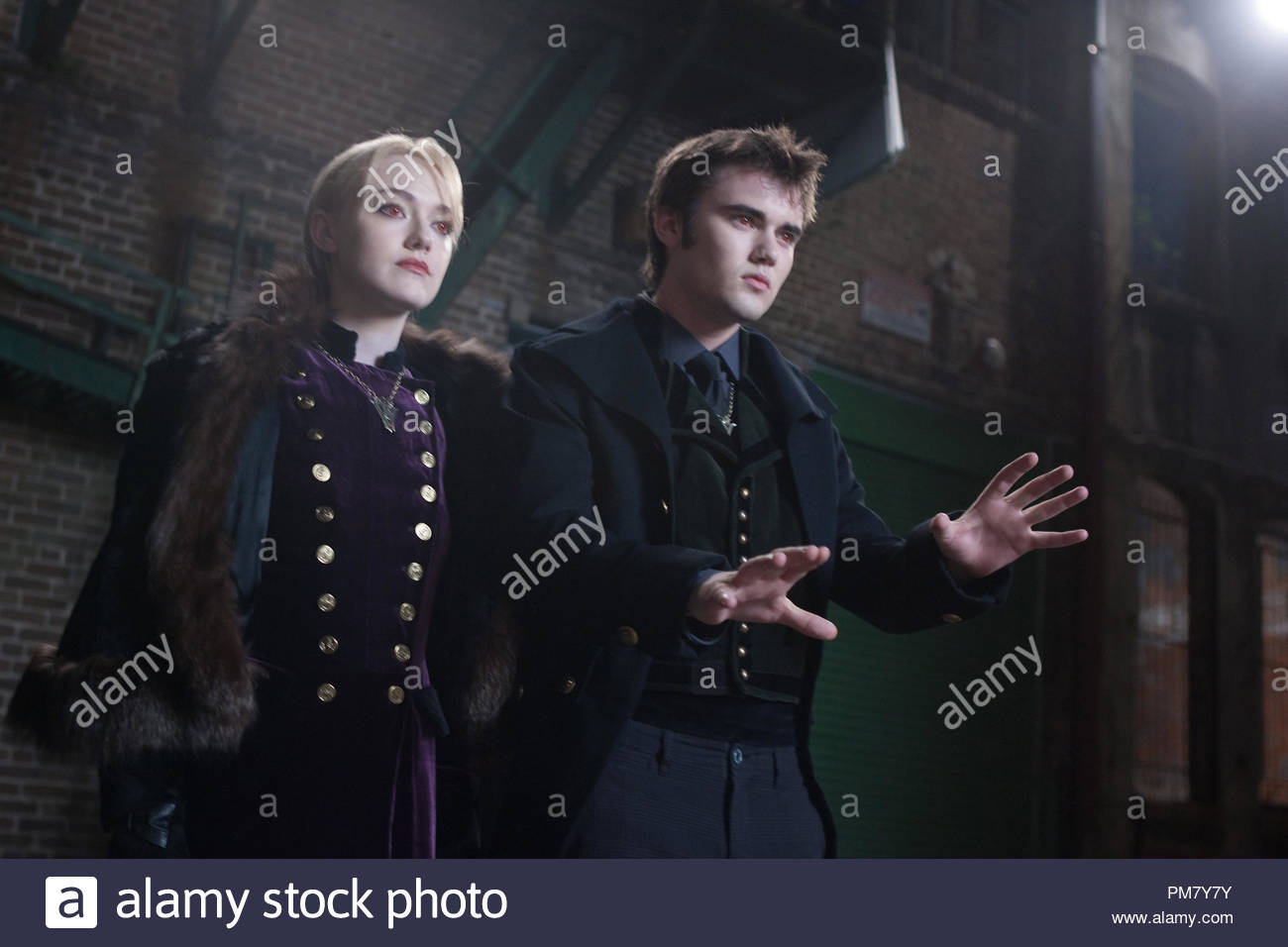 Dakota Fanning The Twilight Saga Stock Photos & Dakota Fanning The ...