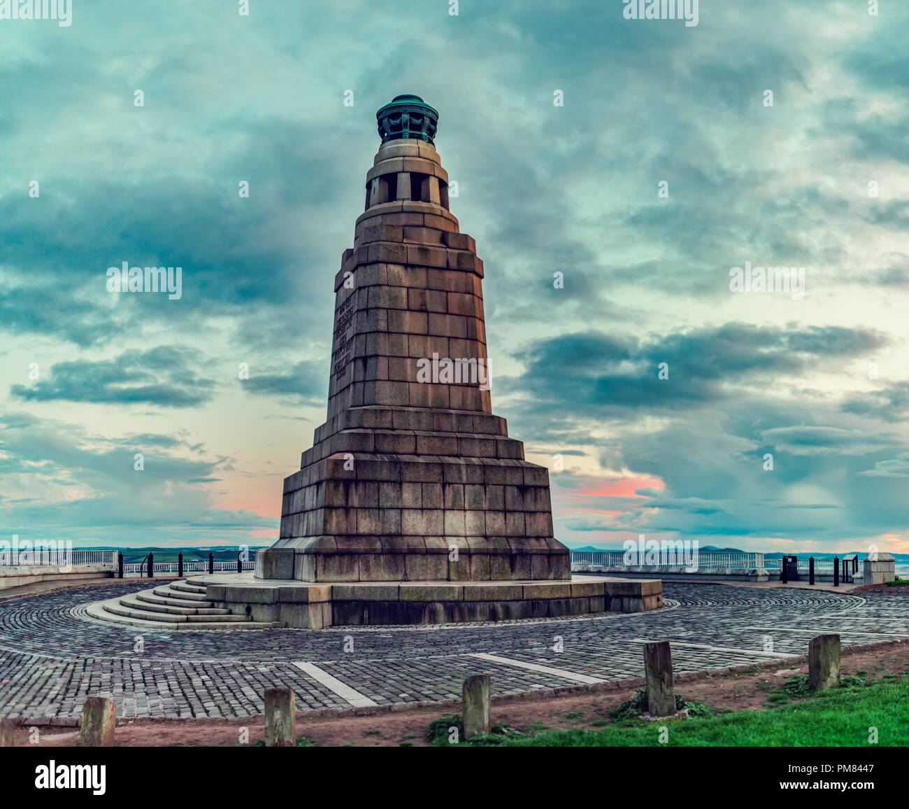 Dundee law hi-res stock photography and images - Alamy