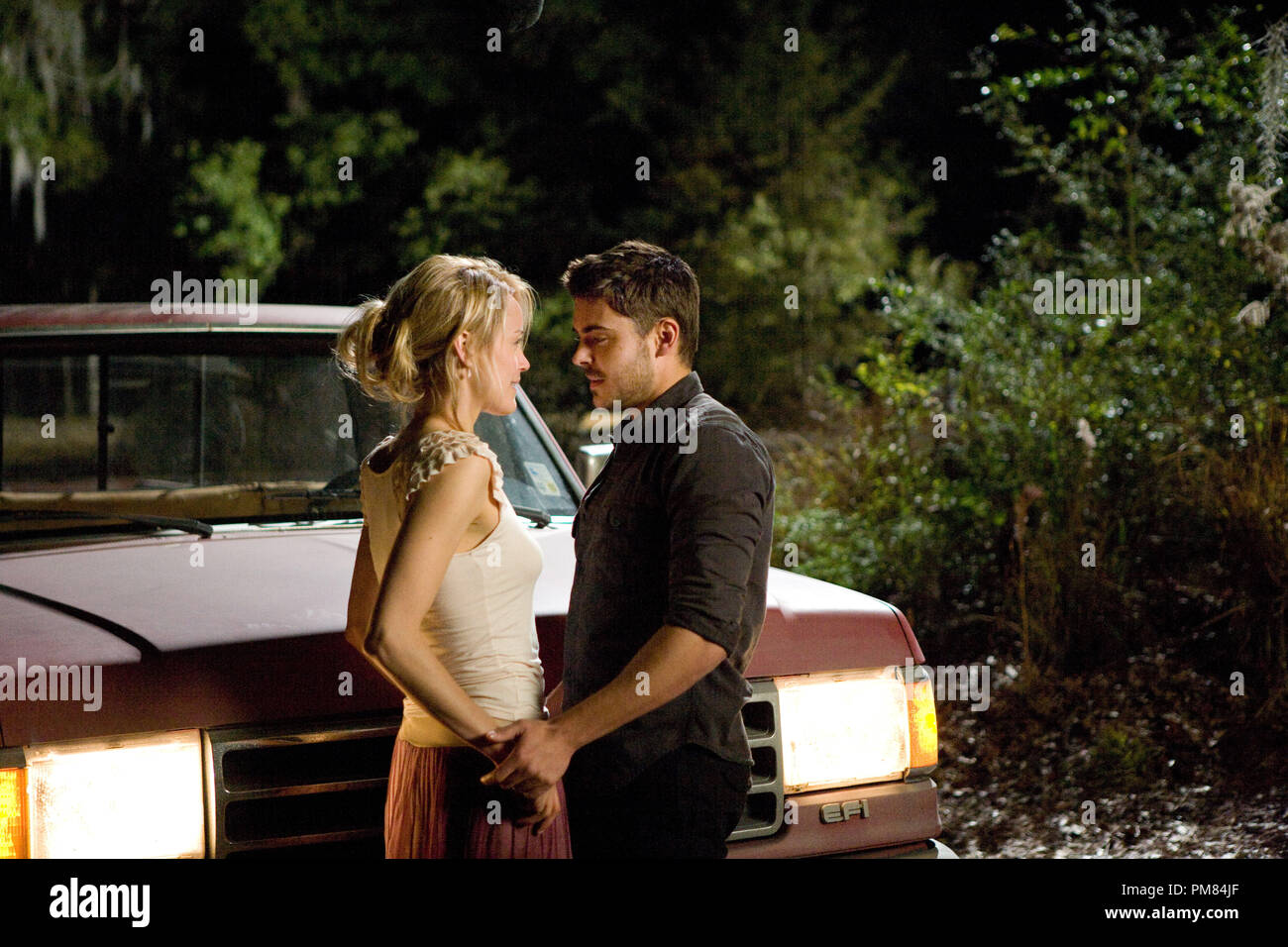 (L-r) TAYLOR SCHILLING as Beth and ZAC EFRON as Logan in Warner Bros ...