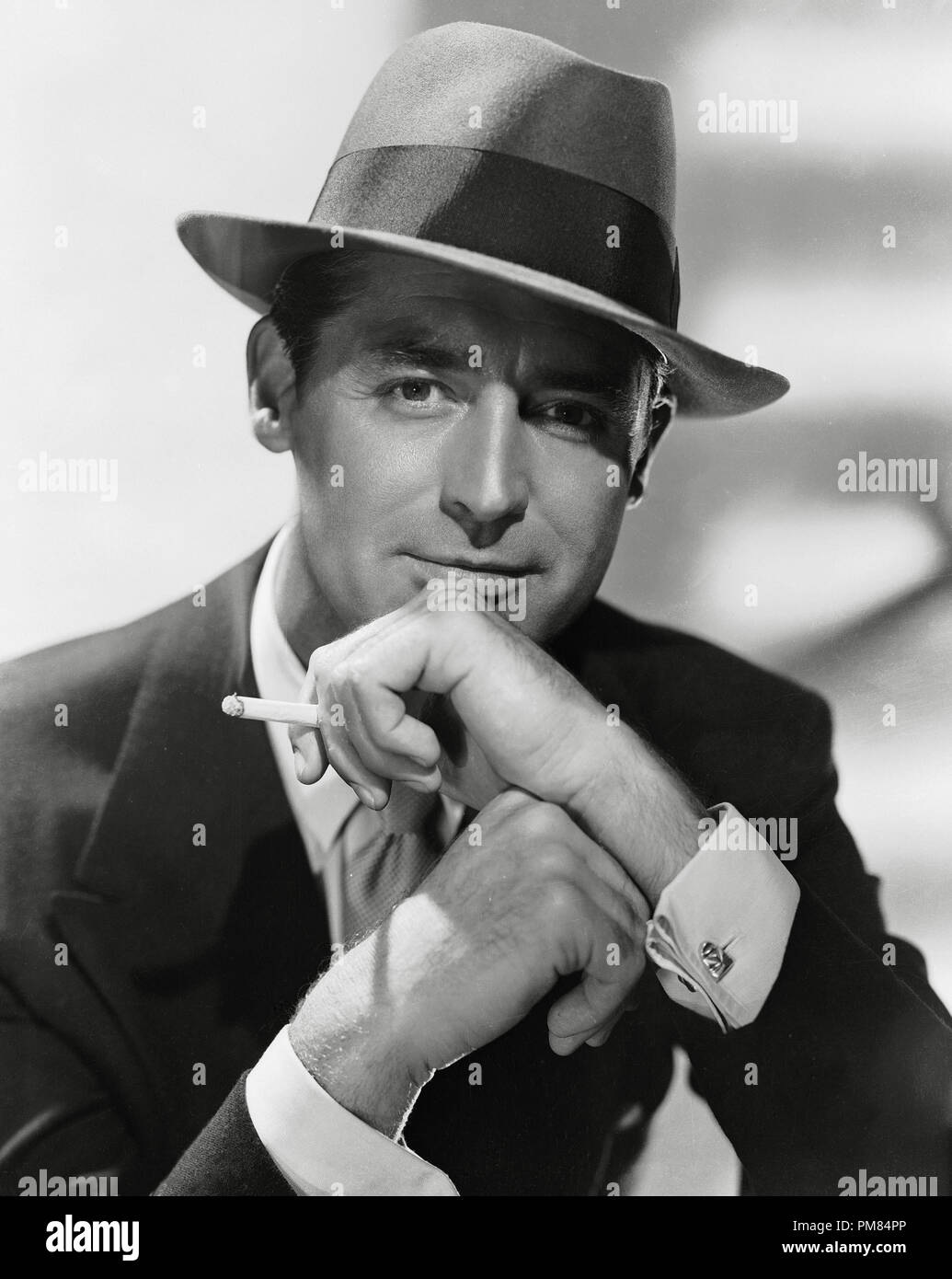 Cary grant 1940s portrait hi-res stock photography and images - Alamy