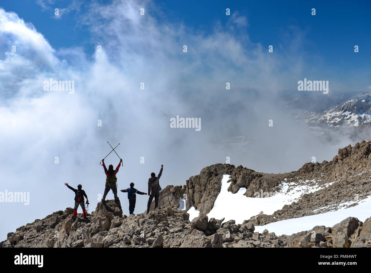 Single mountaineer hi-res stock photography and images - Alamy