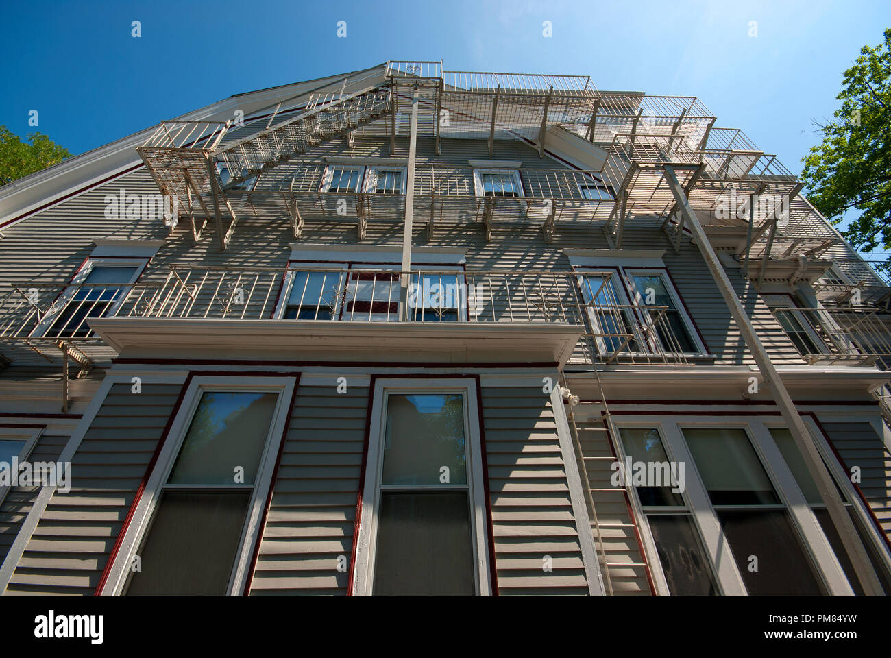 Building fire escape outside hi-res stock photography and images - Alamy