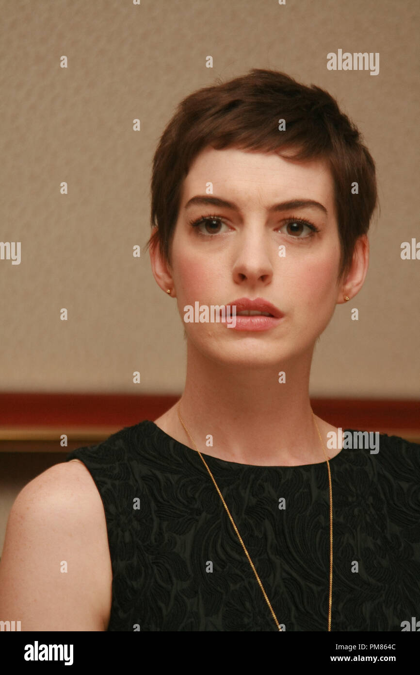 Anne Hathaway Pixie Cut 2022