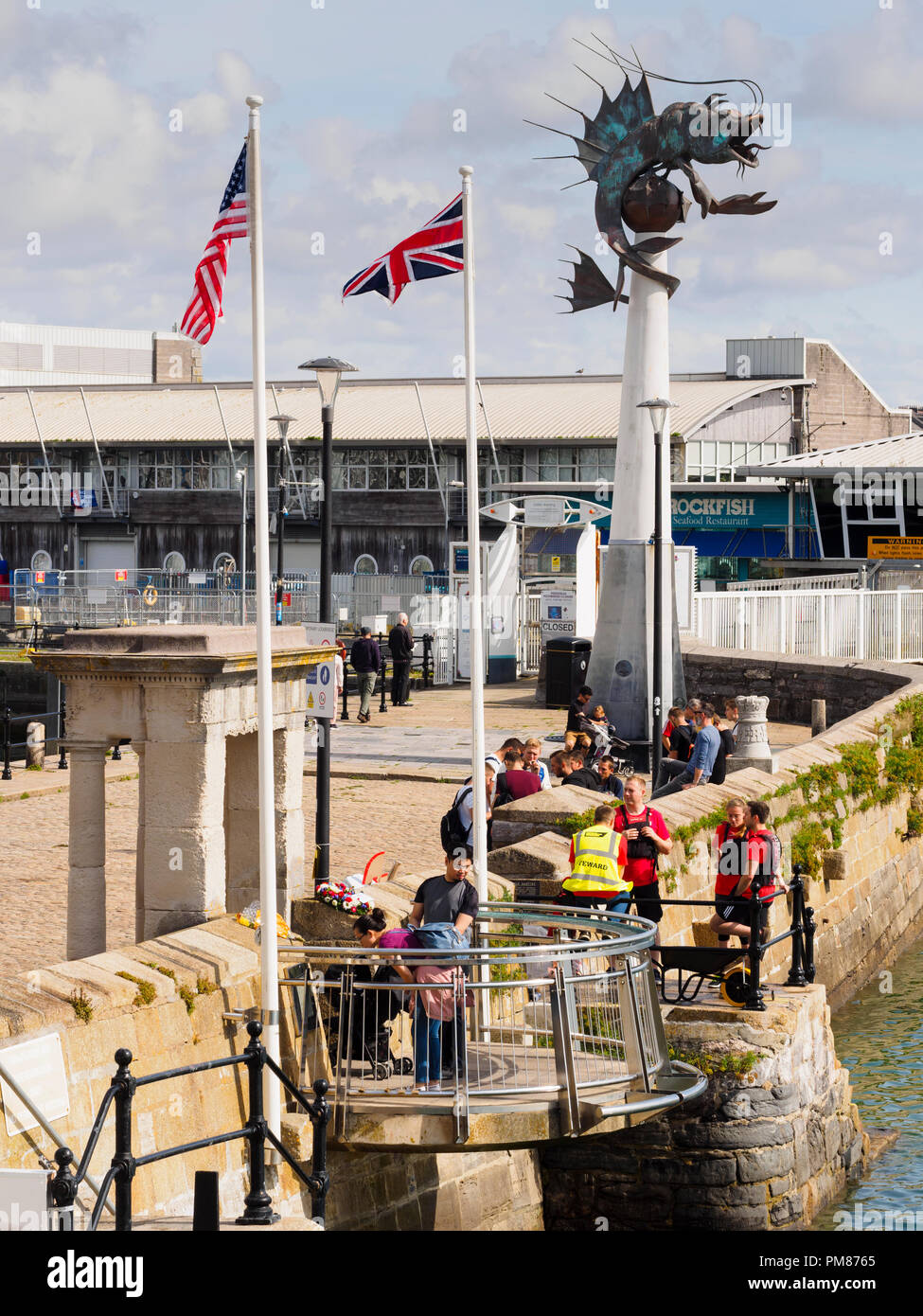 Mayflower steps sutton harbour hi-res stock photography and images - Alamy