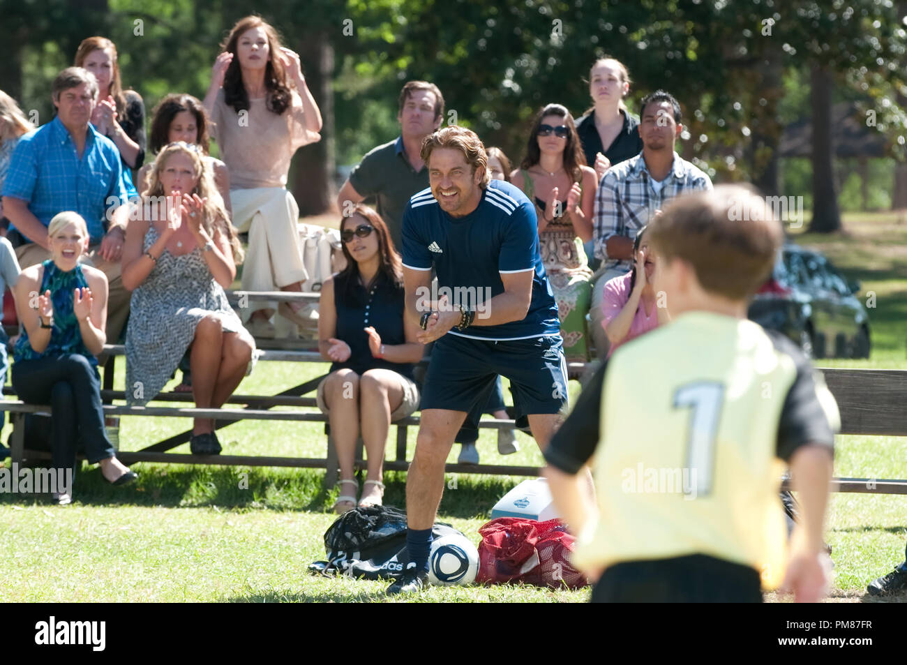 Catherine Zeta-Jones, Dennis Quaid (seated in background) and Gerard ...