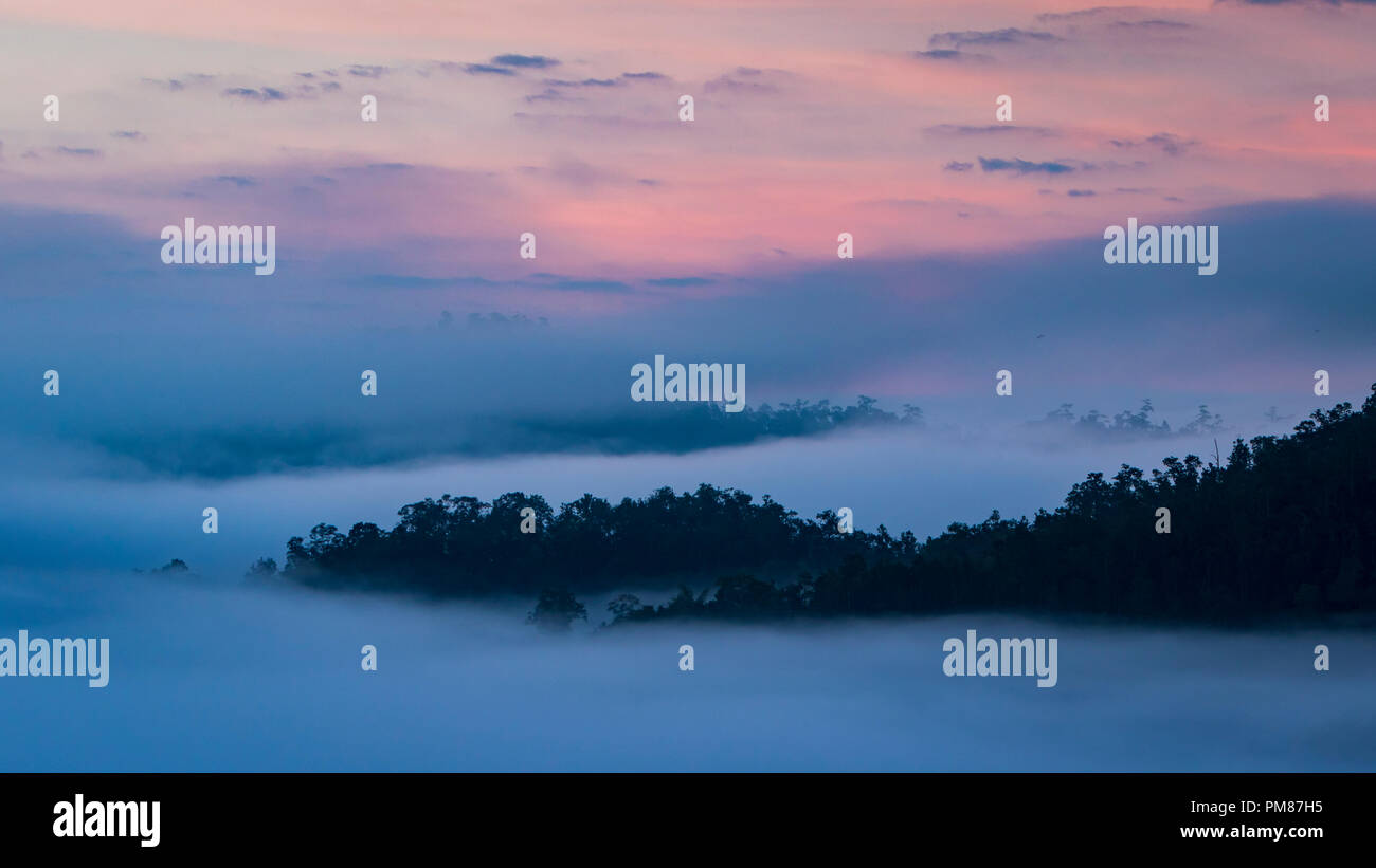 Mountain tops above the clouds at Yun Lai Viewpoint, Pai Thaiand Stock ...