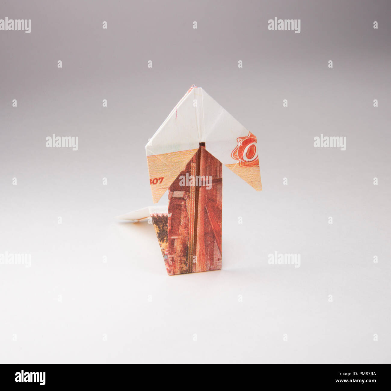 Origami arrow hi-res stock photography and images - Alamy