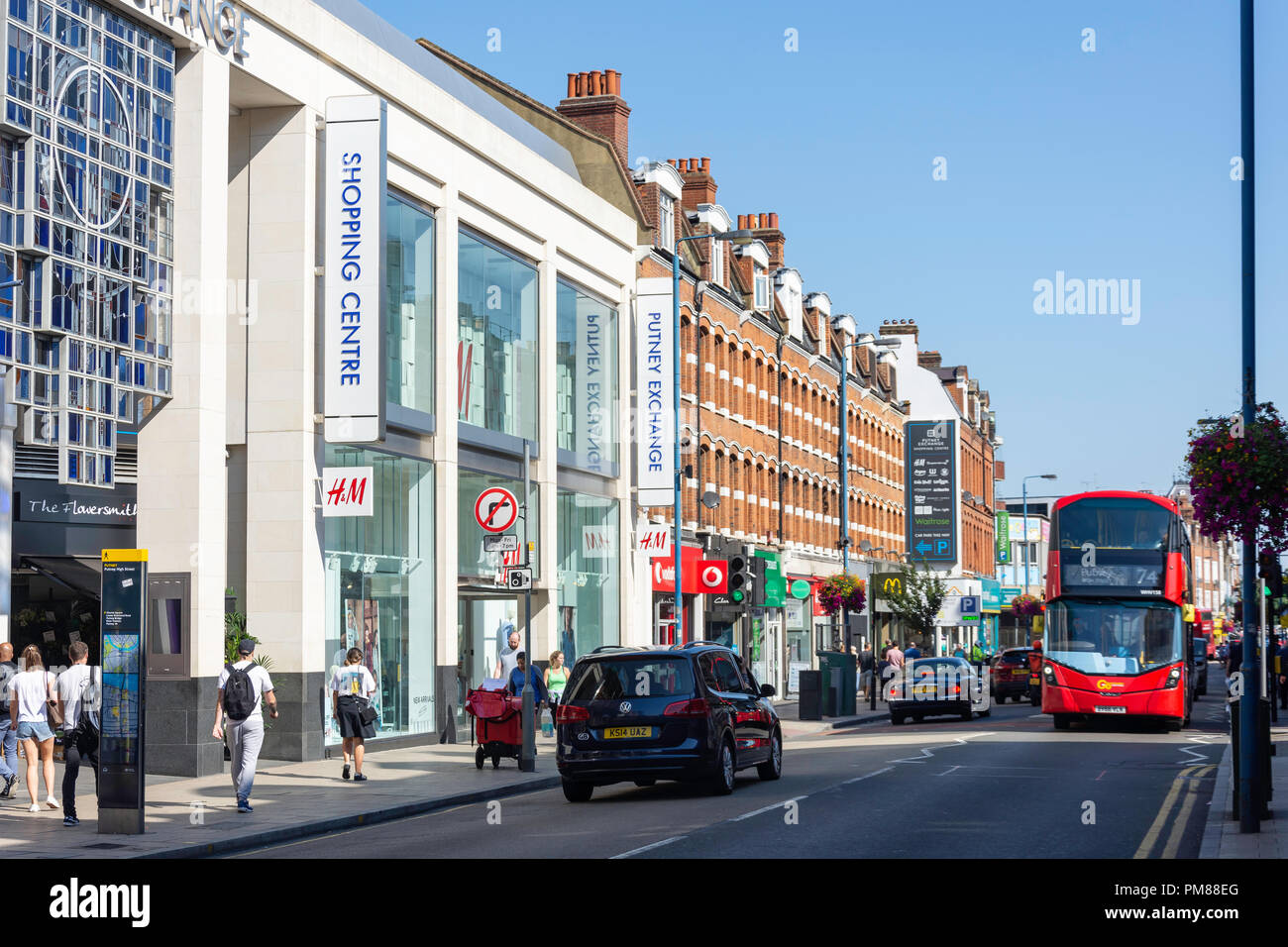 Putney high street hi-res stock photography and images - Alamy