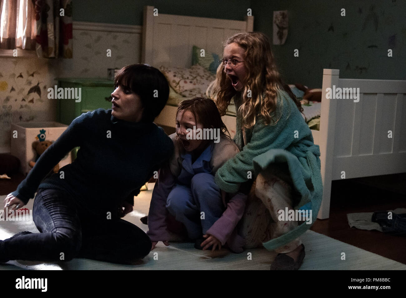 L to R) Annabel (JESSICA CHASTAIN) tries to protect Lilly (ISABELLE ...