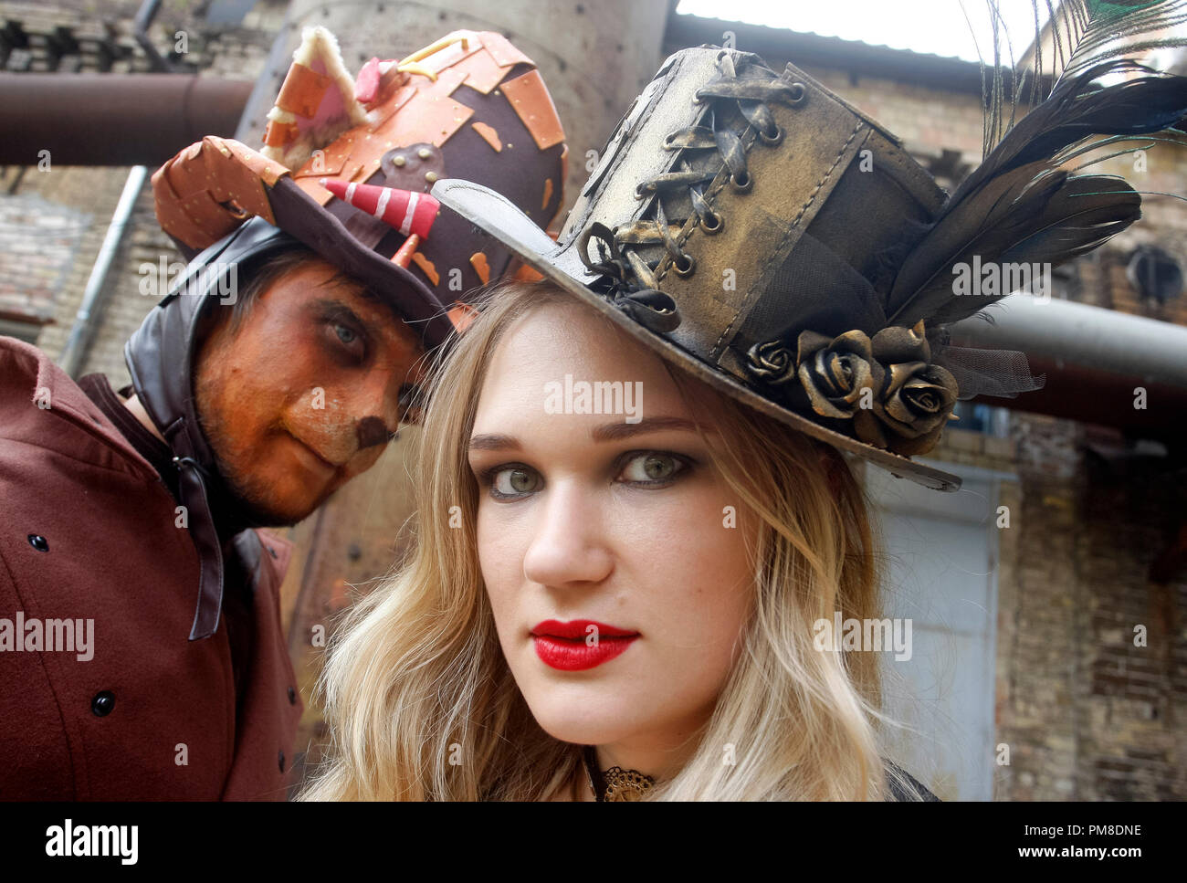 Steampunk couple hi-res stock photography and images - Alamy