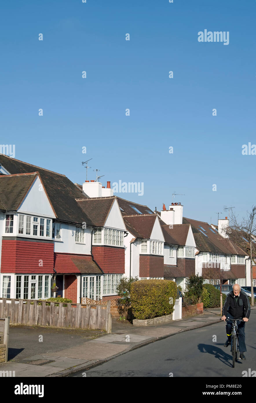 Row of semi detached houses hi-res stock photography and images - Alamy
