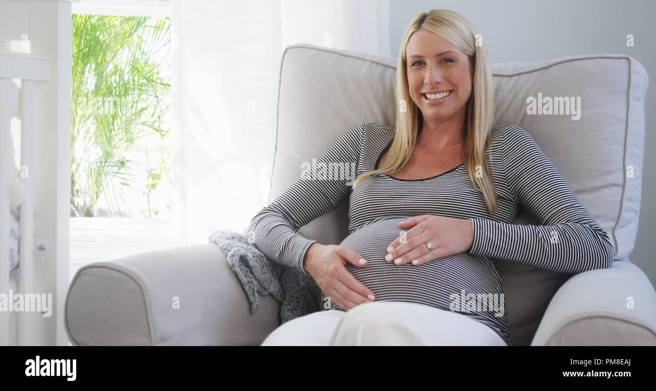 Woman rocking chair holding baby hi-res stock photography and images ...