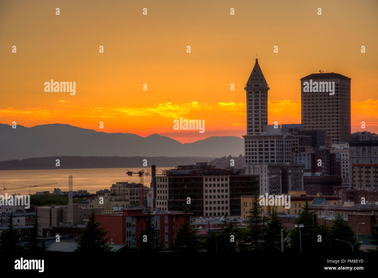 Seattle waterfront autumn hi-res stock photography and images - Alamy