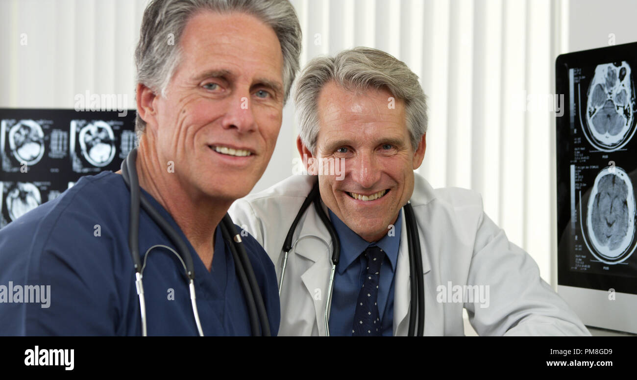 Doctors looking xray together hi-res stock photography and images - Alamy