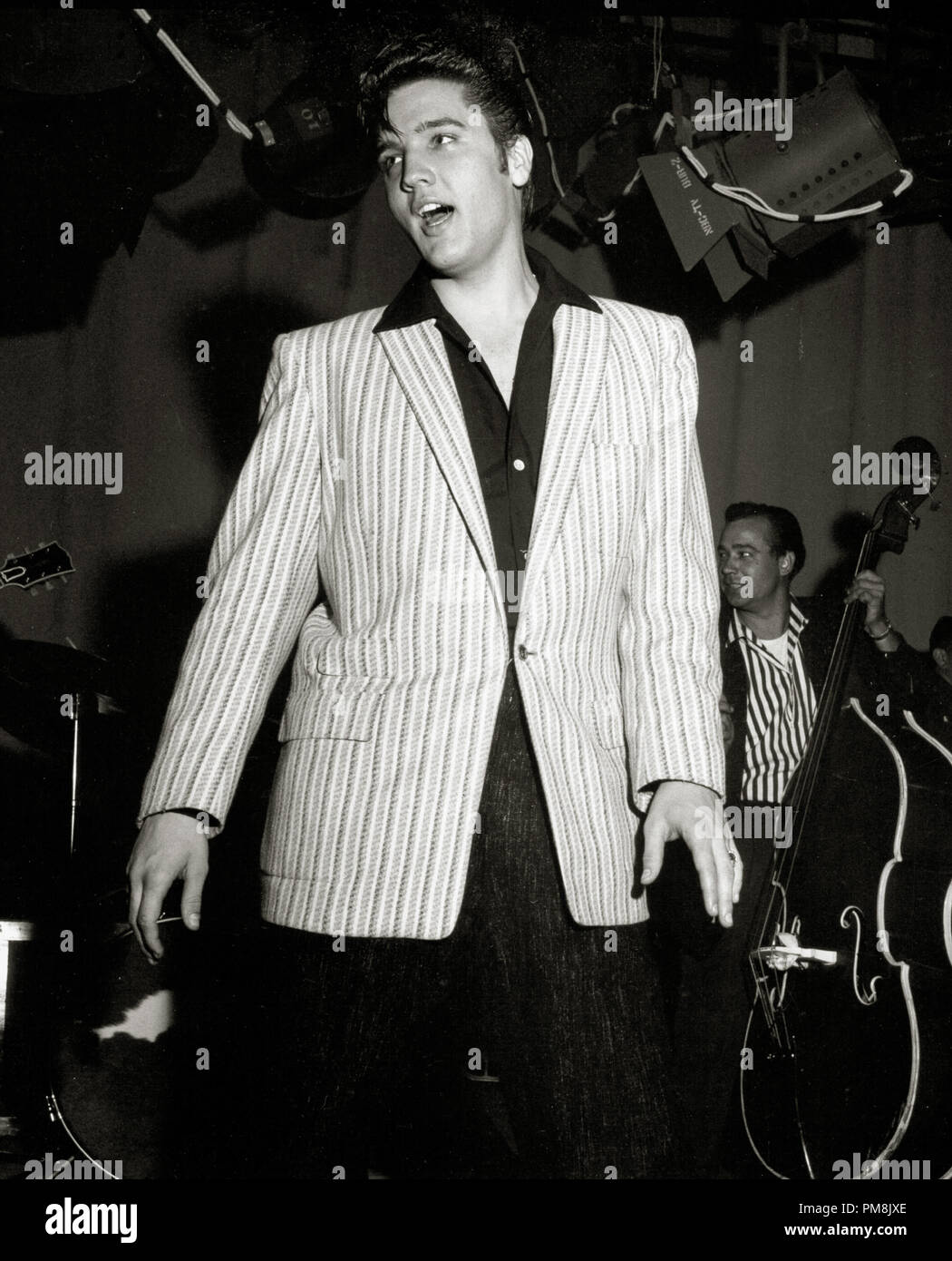 Elvis presley 1955 hi-res stock photography and images - Alamy