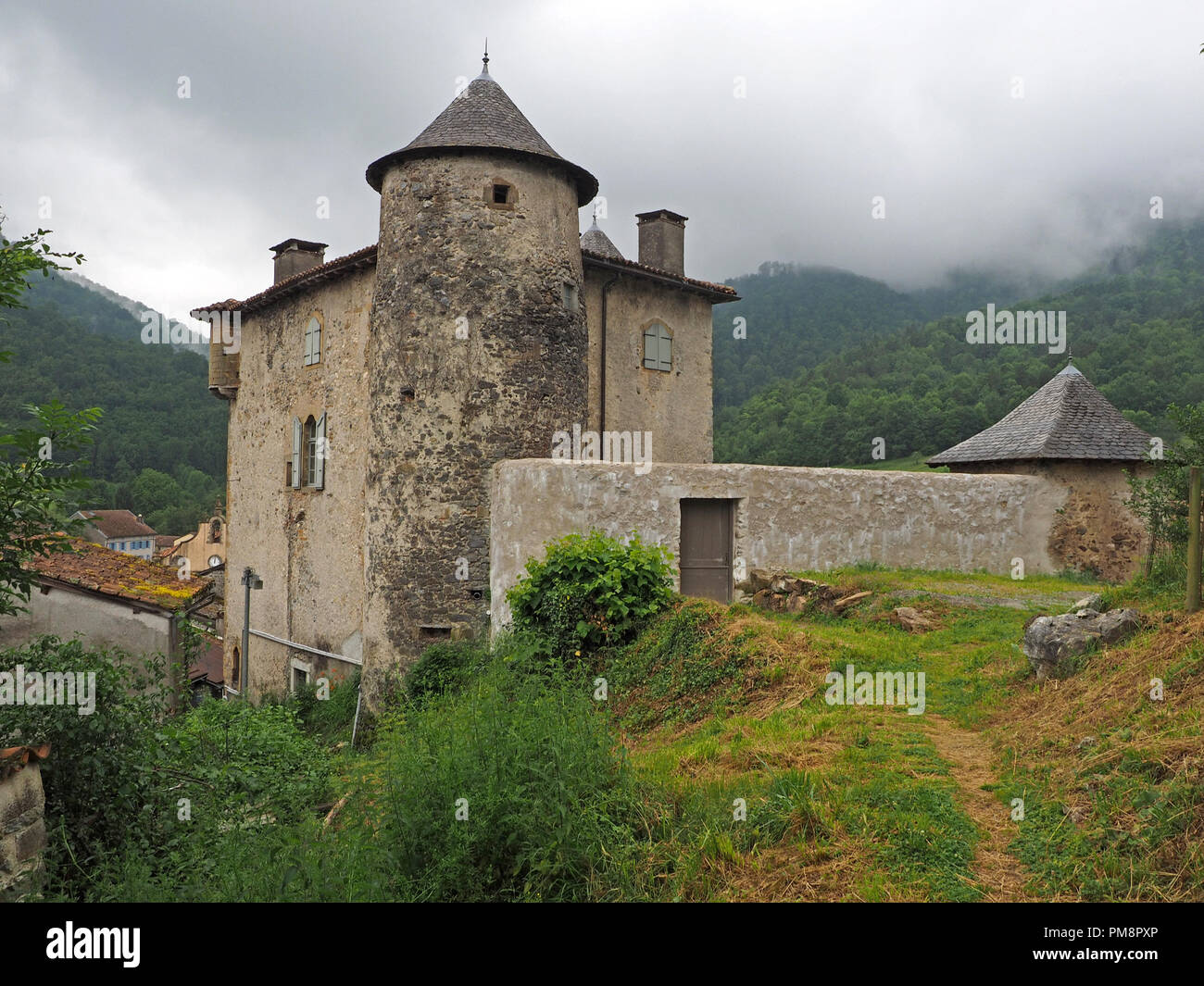 Windowless tower hi-res stock photography and images - Alamy