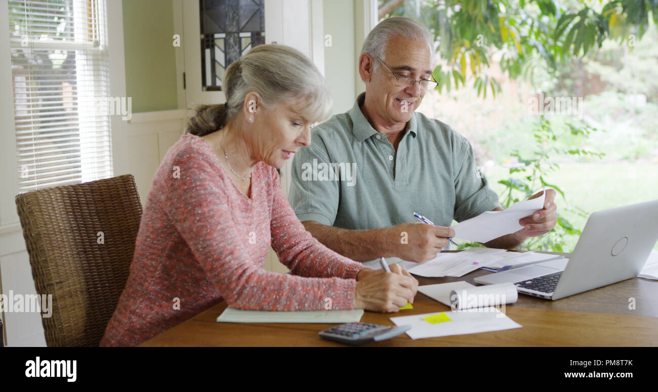 Elderly couple bills hi-res stock photography and images - Alamy