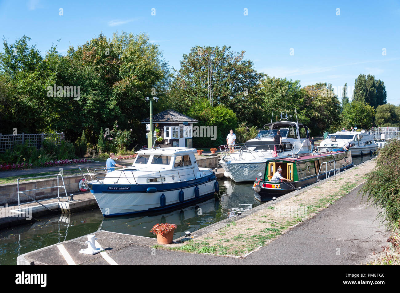 Chertsey hi-res stock photography and images - Alamy