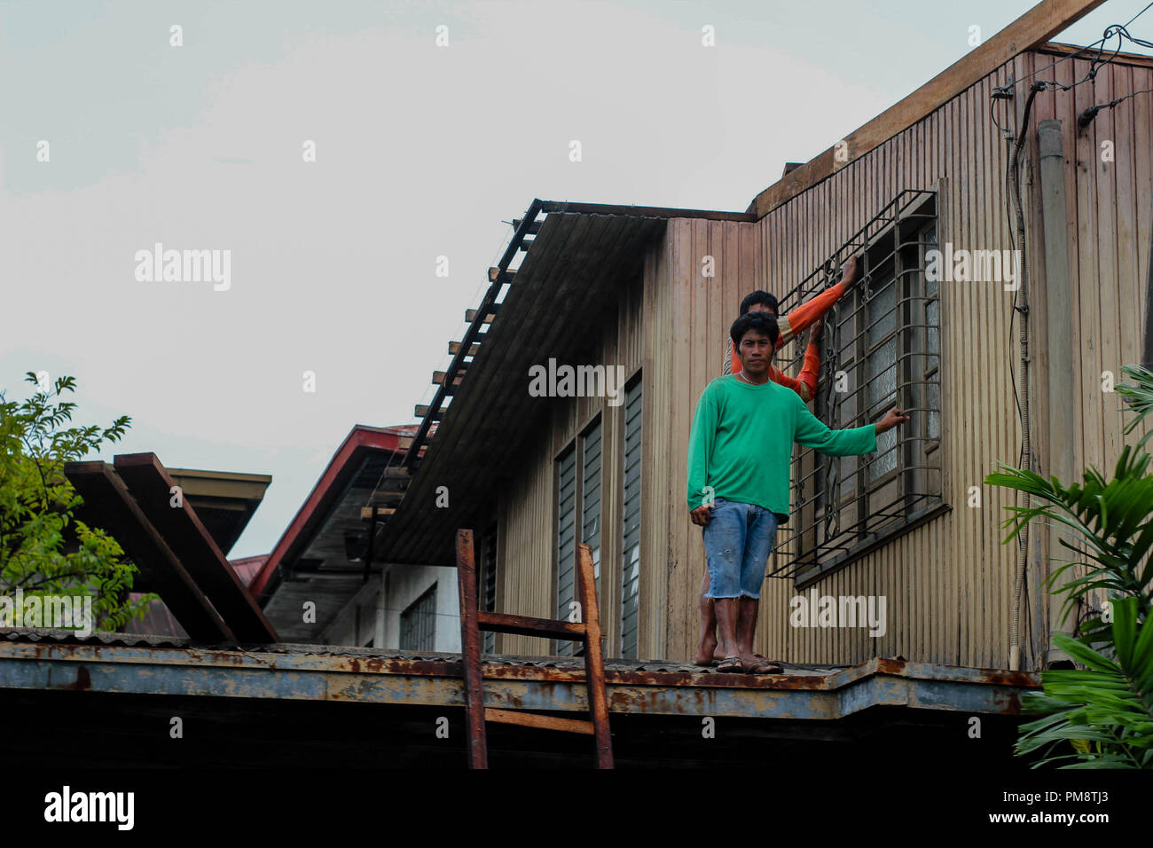 Filipino carpenter hi-res stock photography and images - Alamy
