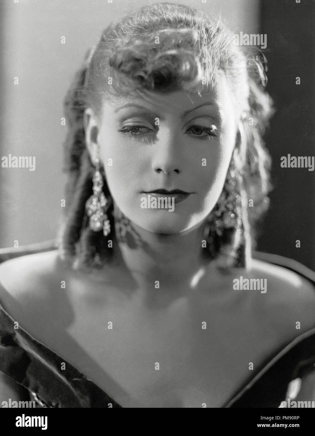 Romance greta garbo 1930 hi-res stock photography and images - Alamy