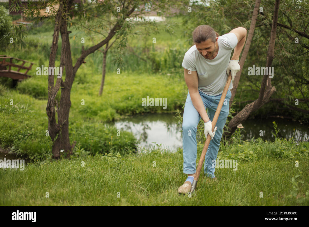 Kids planting trees hi-res stock photography and images - Alamy