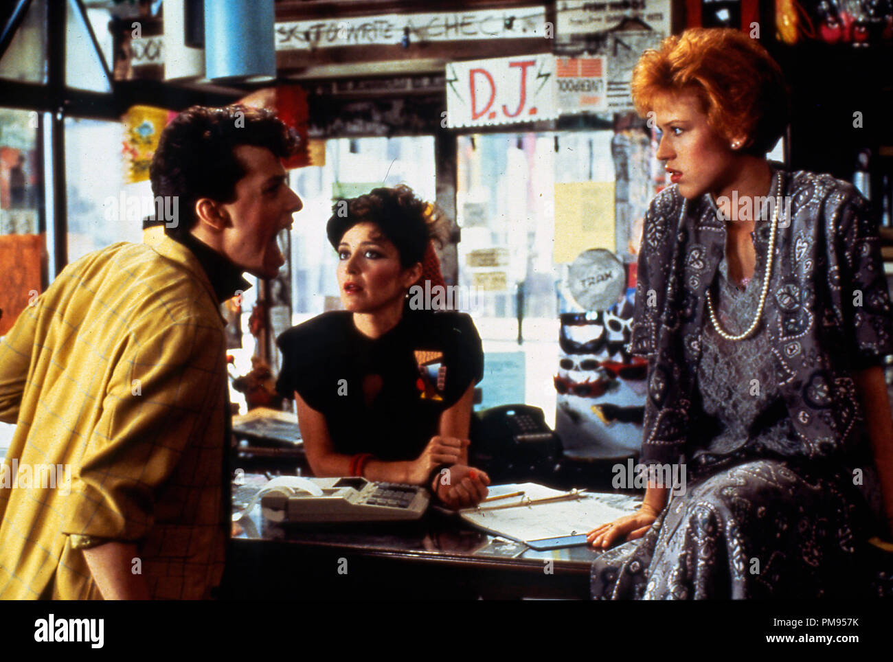 Molly ringwald annie hi-res stock photography and images - Alamy