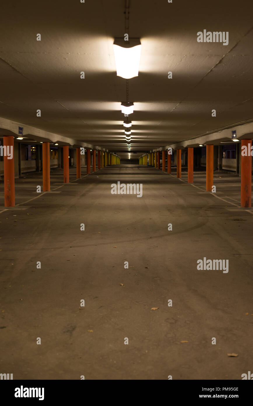 Empty garage hi-res stock photography and images - Alamy