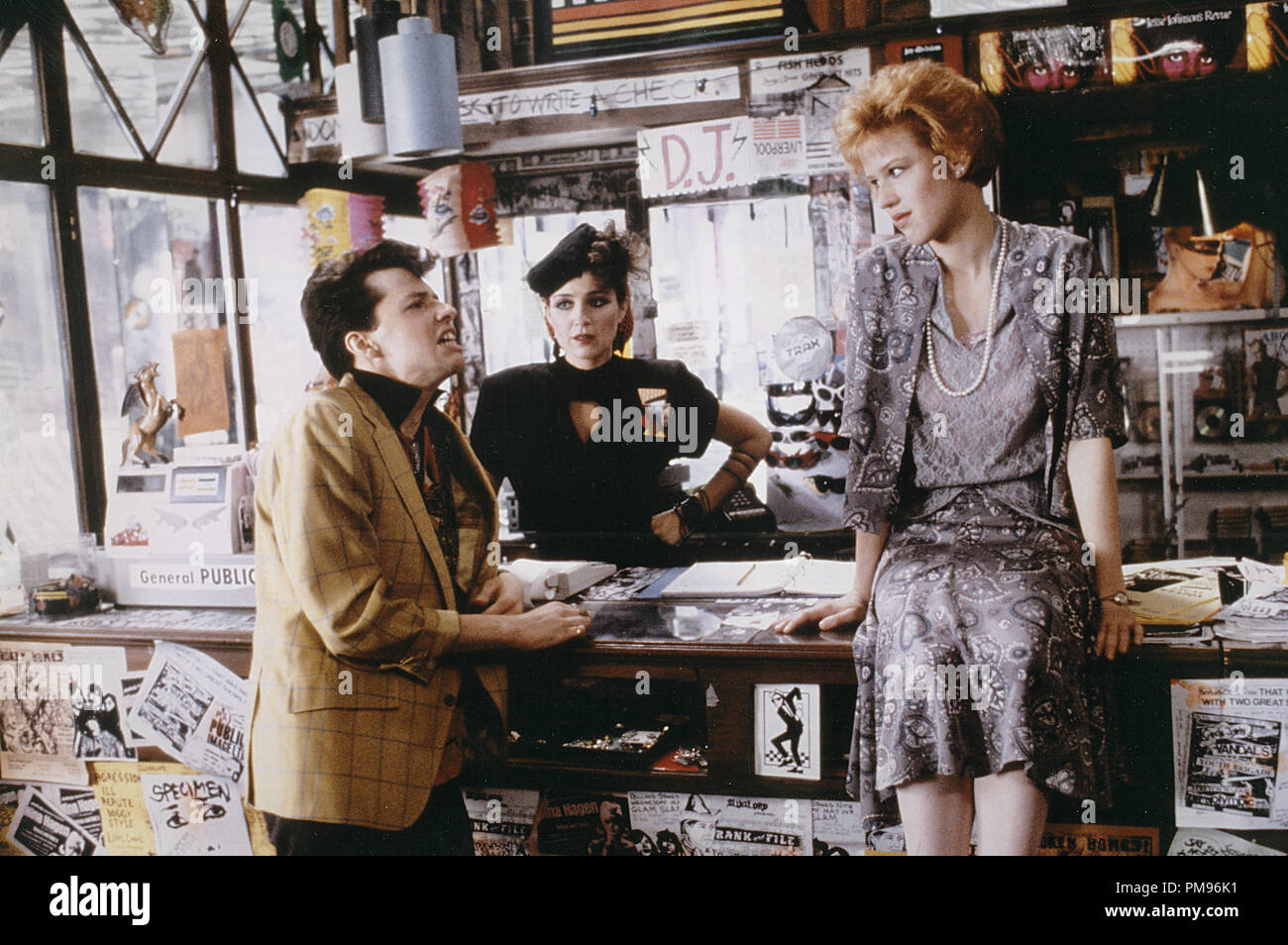 Pretty in pink annie potts hi-res stock photography and images - Alamy