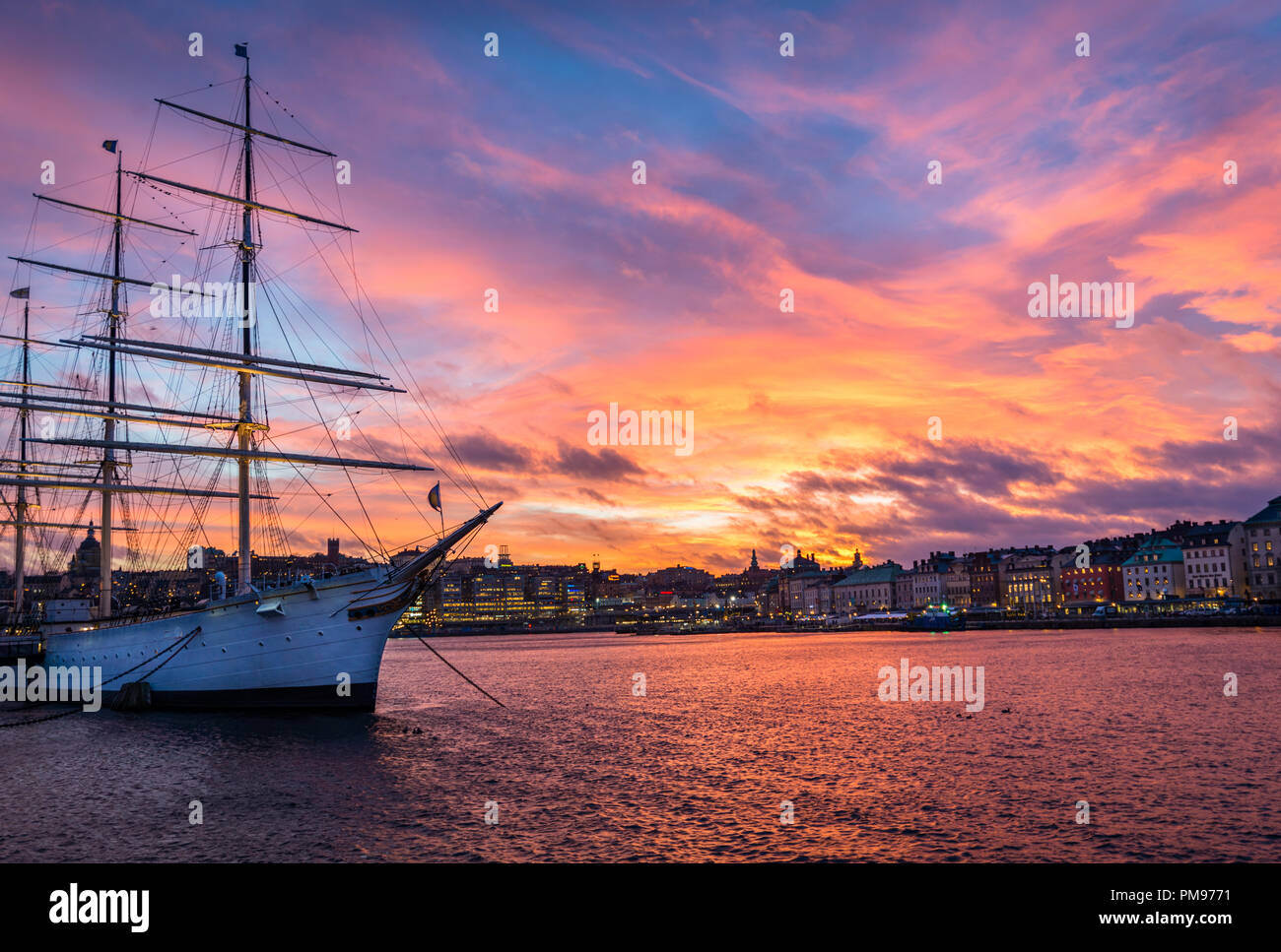 Most beautiful ship hi-res stock photography and images - Alamy
