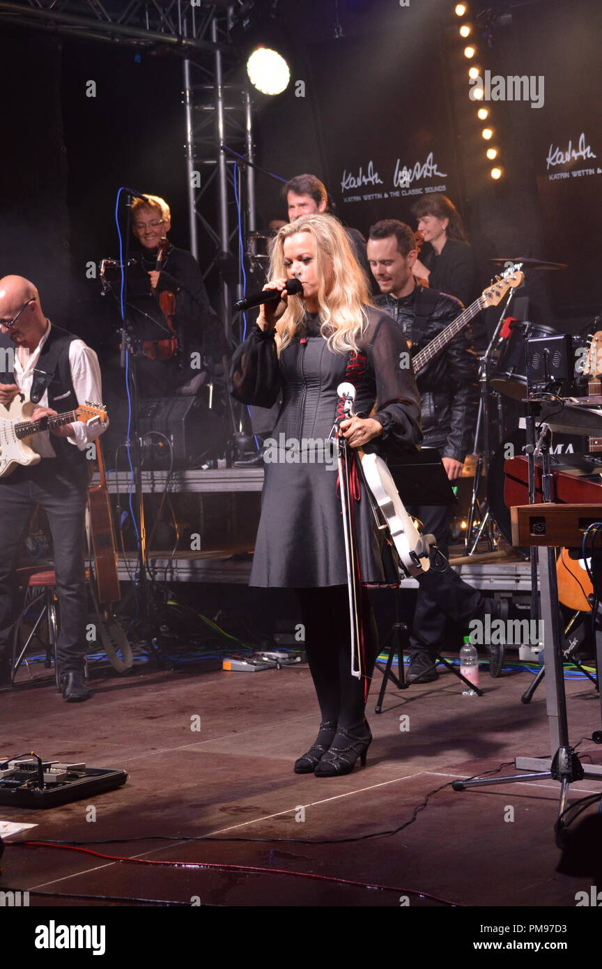 baernsdorf saxony germany august 18 2018: violinist katrin wettin photo ...