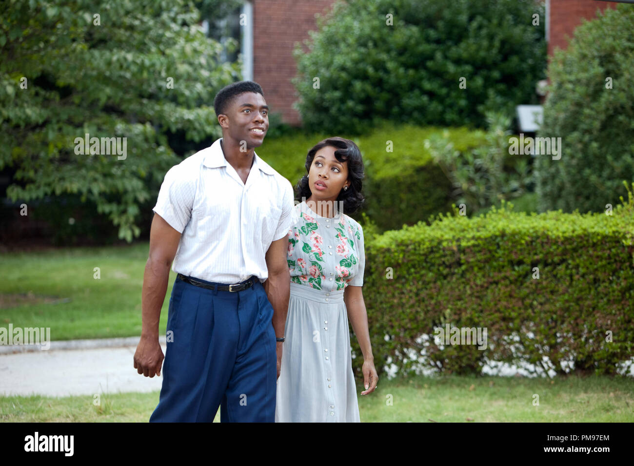 (L-r) CHADWICK BOSEMAN as Jackie Robinson and NICOLE BEHARIE as Rachel ...