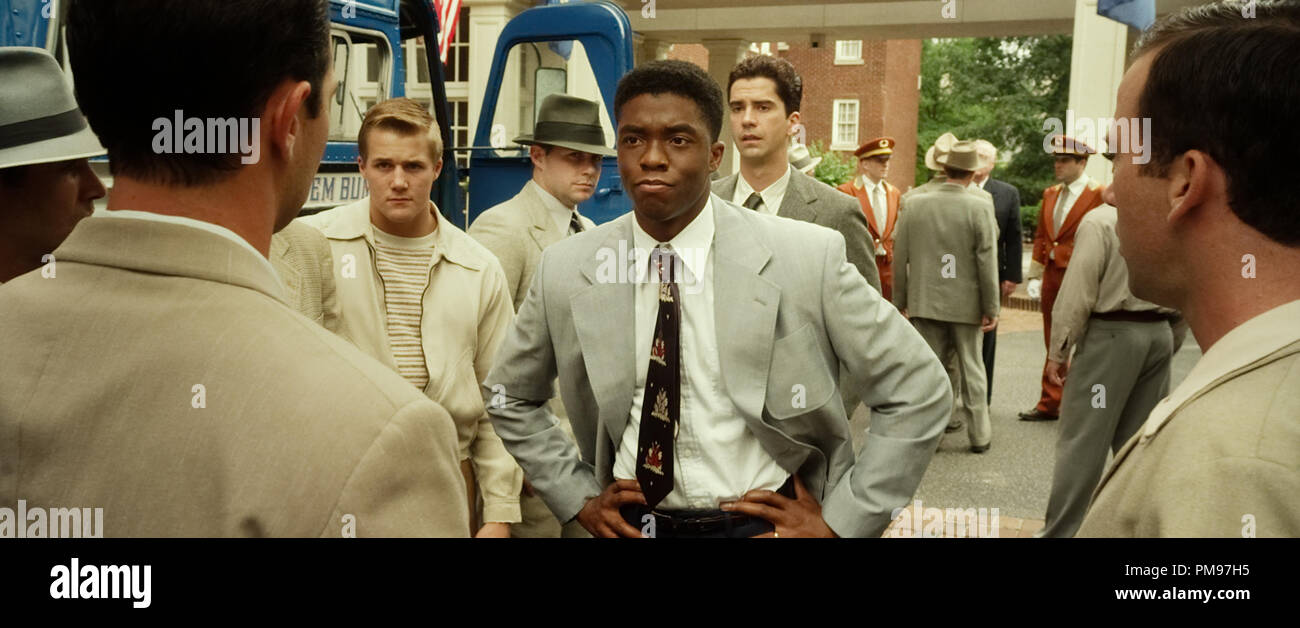 (L-r center) CHADWICK BOSEMAN as Jackie Robinson, HAMISH LINKLATER as ...