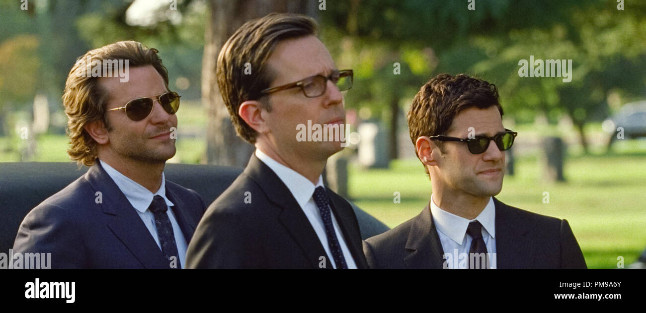 (L-r) BRADLEY COOPER as Phil, ED HELMS as Stu and JUSTIN BARTHA as Doug ...