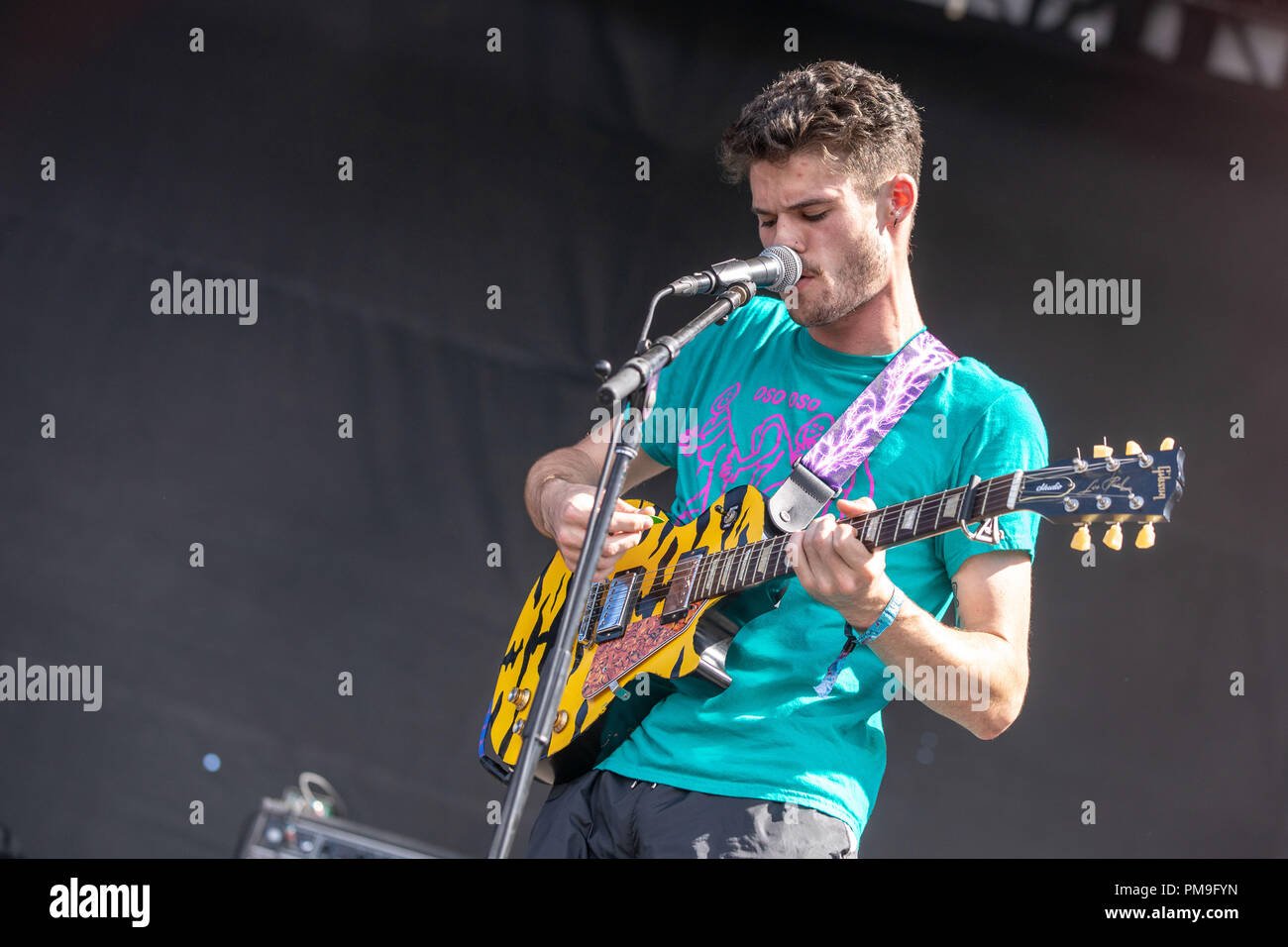 Chicago, Illinois, USA. 16th Sep, 2018. ERIC BUTLER of Mom Jeans during ...