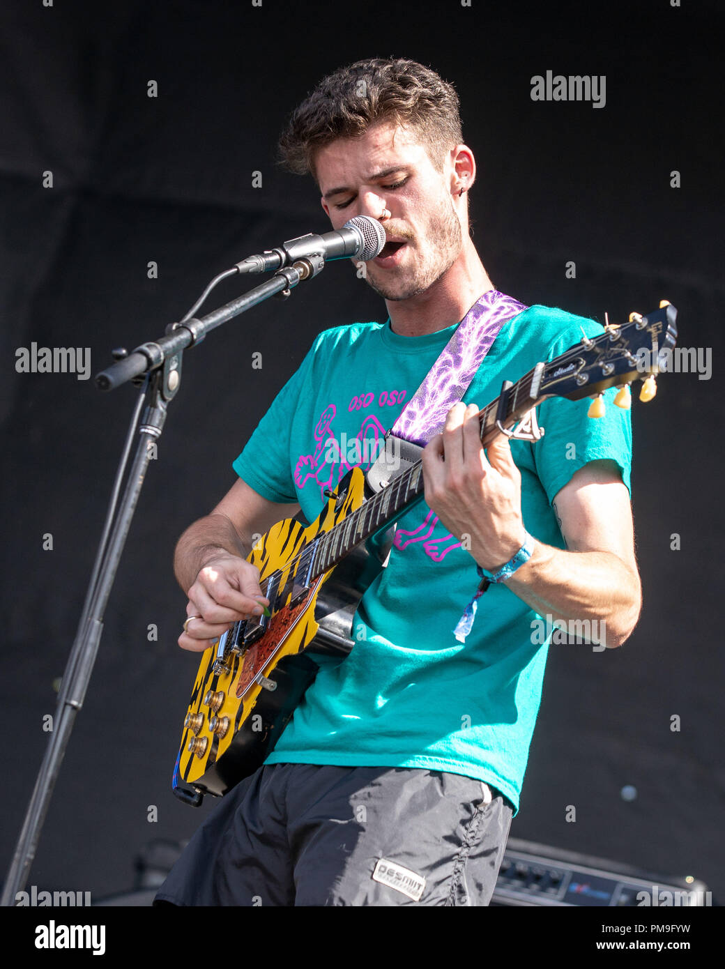 Chicago, Illinois, USA. 16th Sep, 2018. ERIC BUTLER of Mom Jeans during ...