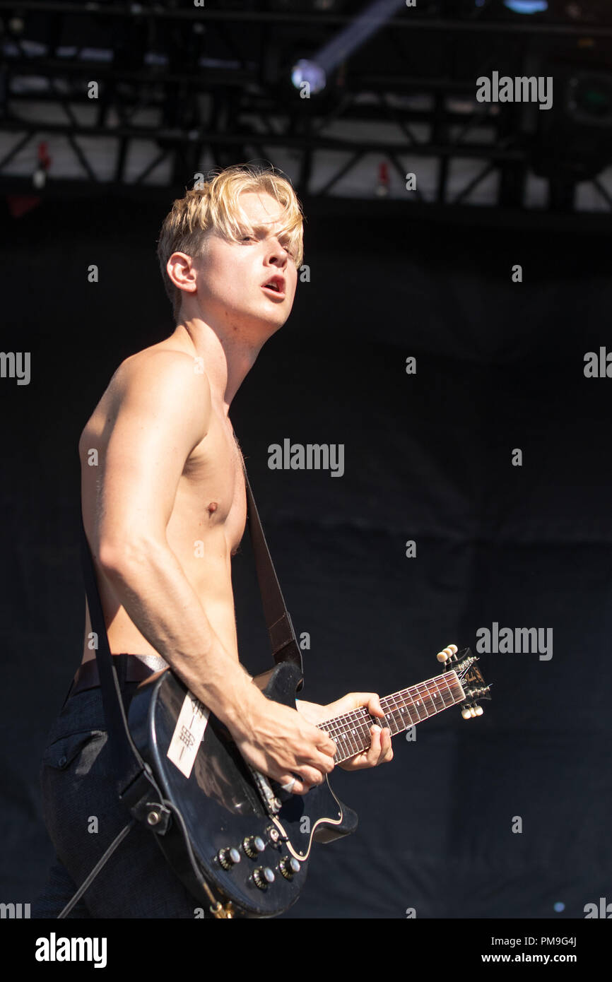 Chicago, Illinois, USA. 16th Sep, 2018. MAX BECKER of SWMRS during Riot ...