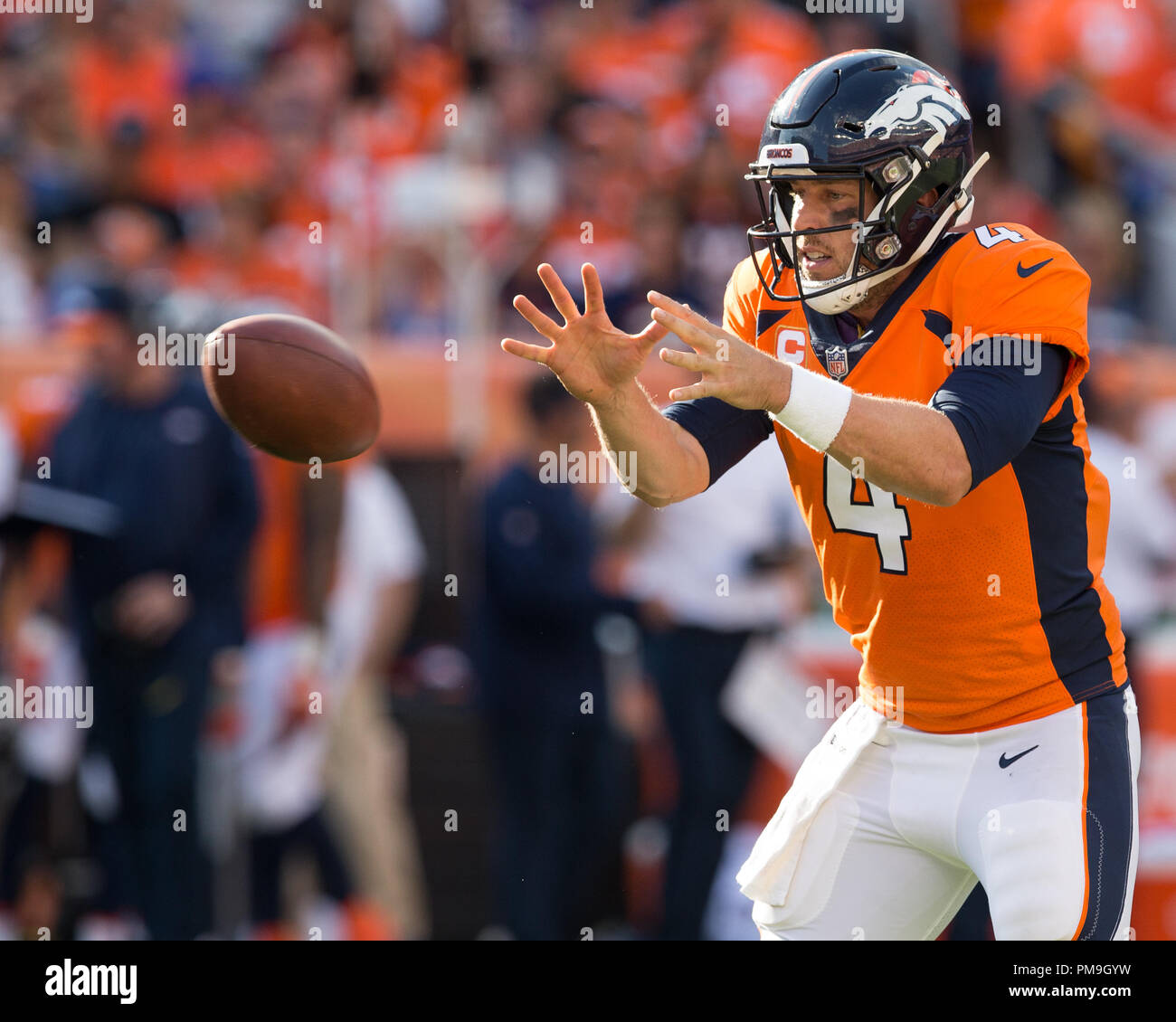 Oakland raiders snap hi-res stock photography and images - Alamy