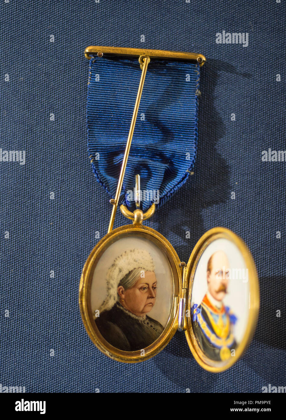 Masonic jewels hi-res stock photography and images - Alamy