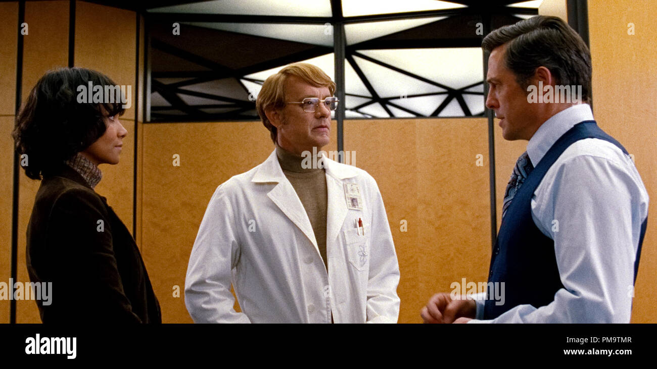 (L-r) HALLE BERRY as Luisa Rey, TOM HANKS as Isaac Sachs and HUGH GRANT ...