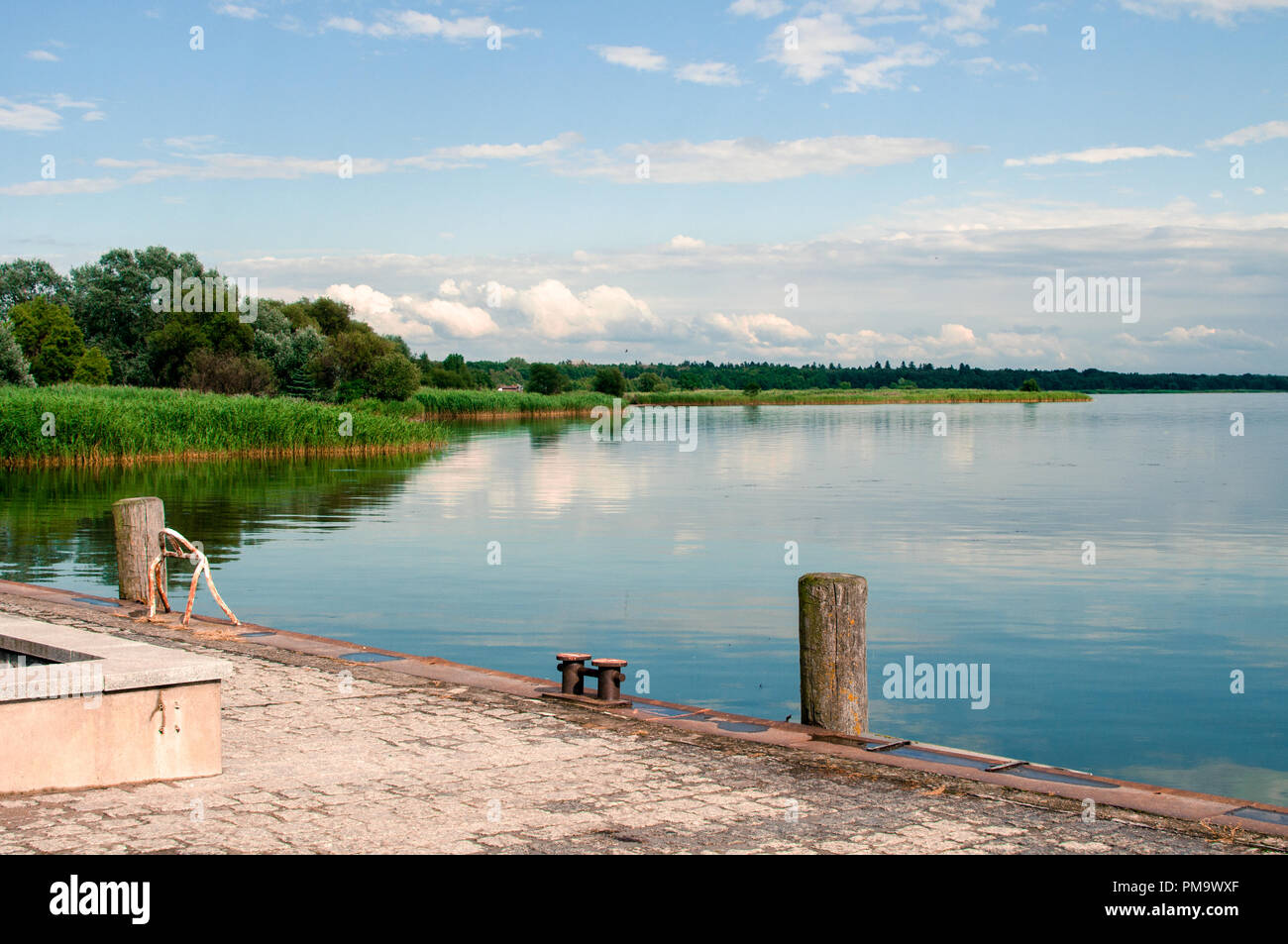 Lake docks hi-res stock photography and images - Alamy