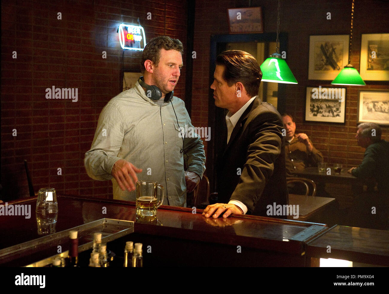 (L-r) Director RUBEN FLEISCHER and JOSH BROLIN on the set of Warner ...