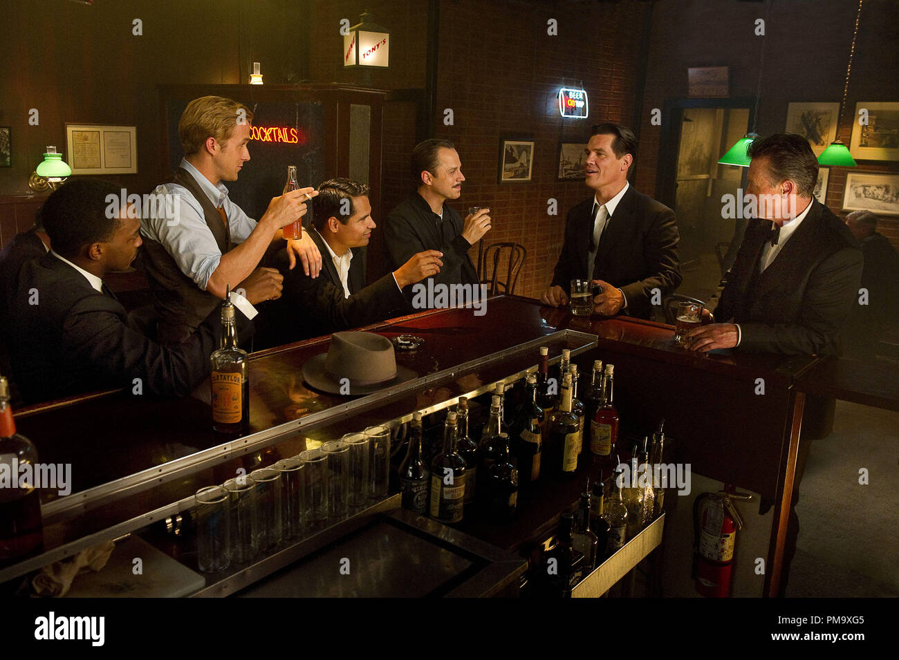 (L-r) ANTHONY MACKIE as Officer Coleman Harris, RYAN GOSLING as Sgt ...