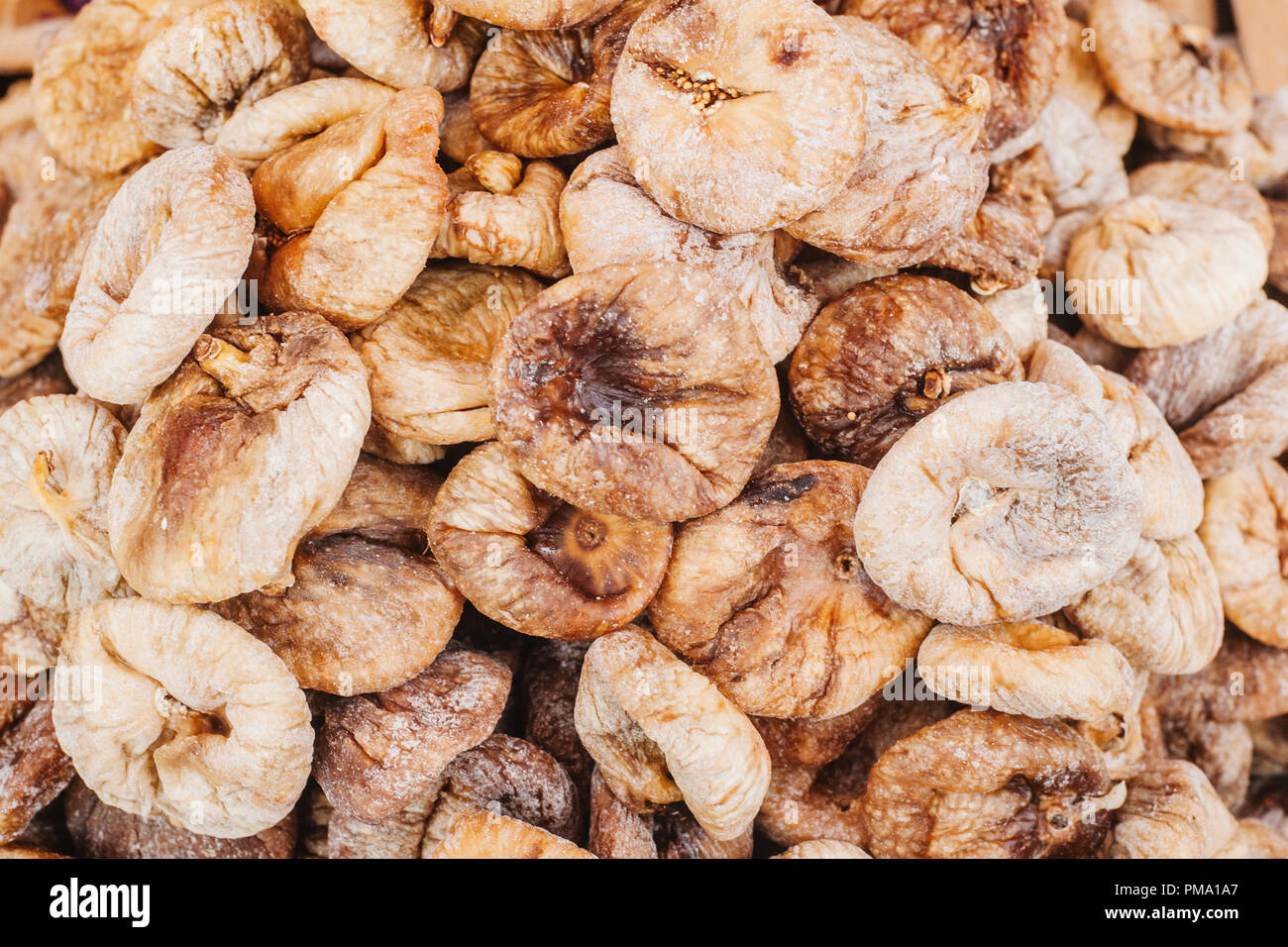 Dried figs as background texture Stock Photo - Alamy